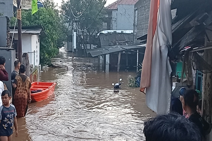 Banjir Landa Desa Citeko, Warga Mengungsi ke Tempat Lebih Aman - Daerahkita